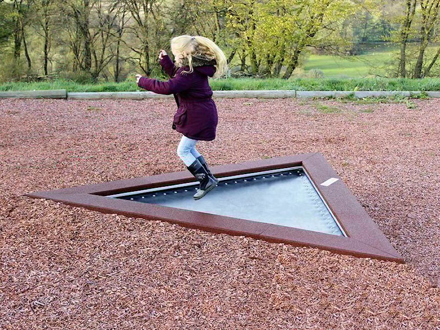 Trampolin Triangle